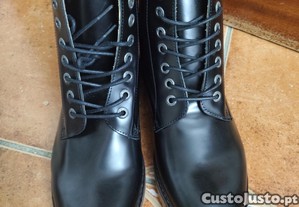 Botas Homem Pretas Tamanho 42 - Novas - Vendido | Malas, Calçado e ...