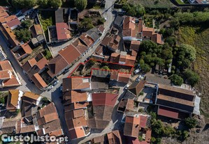 Prédio Urbano Em Ruína Em Labrugeira | Lojas, Escritórios e Armazéns, à ...