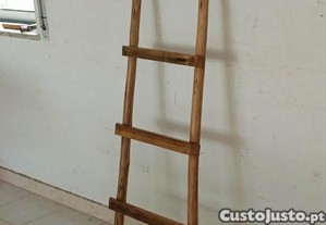 Scada "tosca" / Toalheiro Com 4 Degraus / Suportes. Restaurada ...