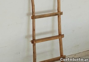 Scada "tosca" / Toalheiro Com 4 Degraus / Suportes. Restaurada ...