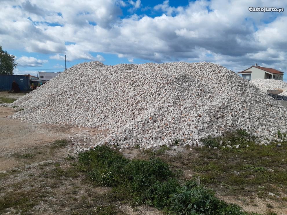 Calçada Cubos Mosaico Patelas Lancil Perpiano Meia Pedra Vidraço Varias ...