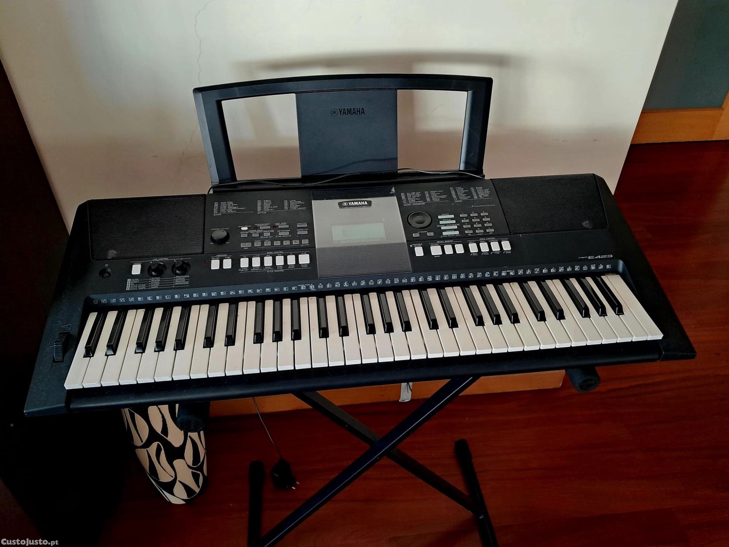 Piano Yamaha Digital E423, Usado, Perfeito Estado Com Suporte ...