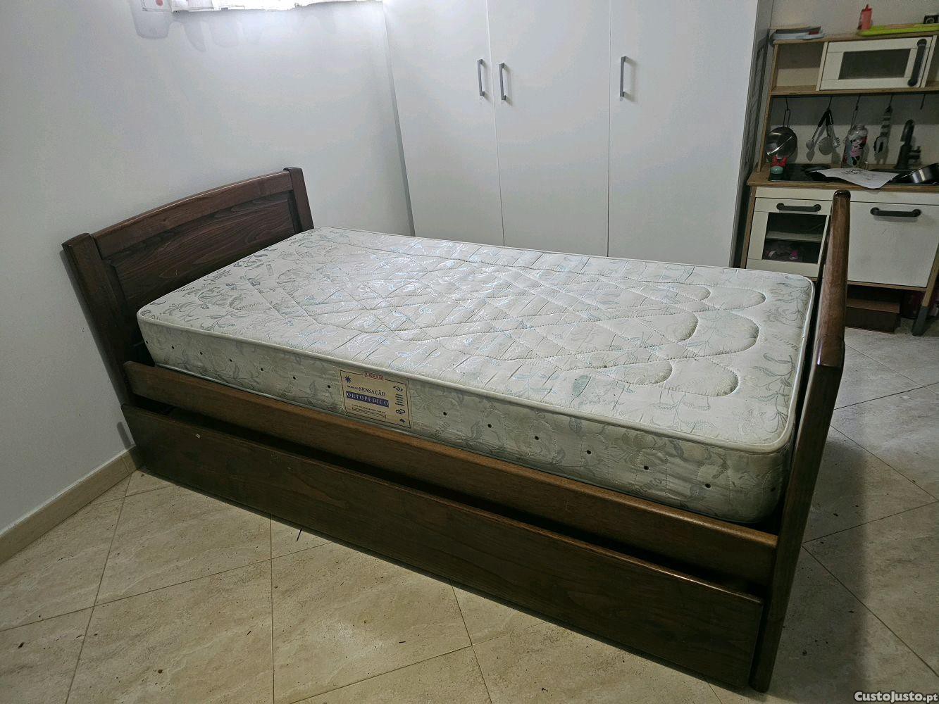 Cama De Solteiro Com Gavetão Óptimo Estado. | Móveis e Decoração, à ...