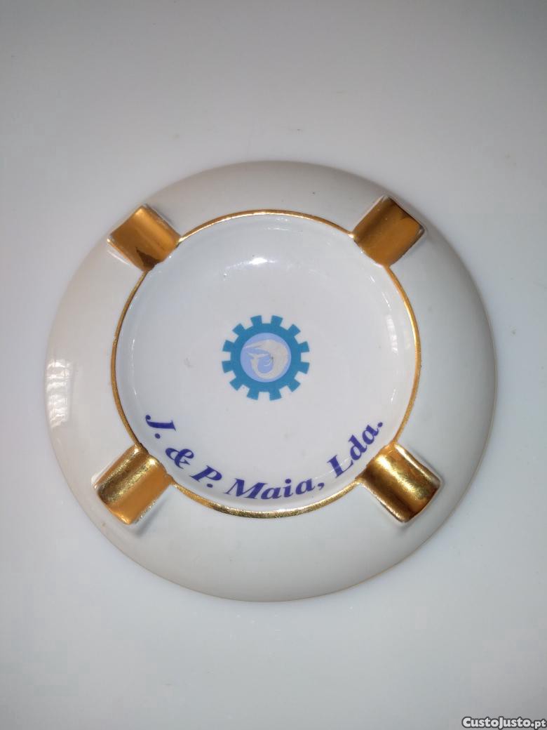 Cinzeiro Em Porcelana Reclamo J. & P. Maia, Ltda | Móveis e Decoração ...