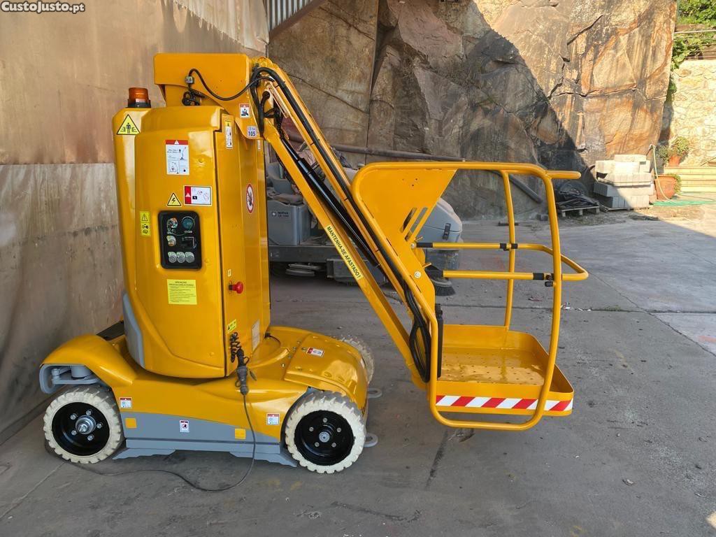 Plataforma Elevatória Mastro Vertical Articulada Elétrica | Equipamento ...