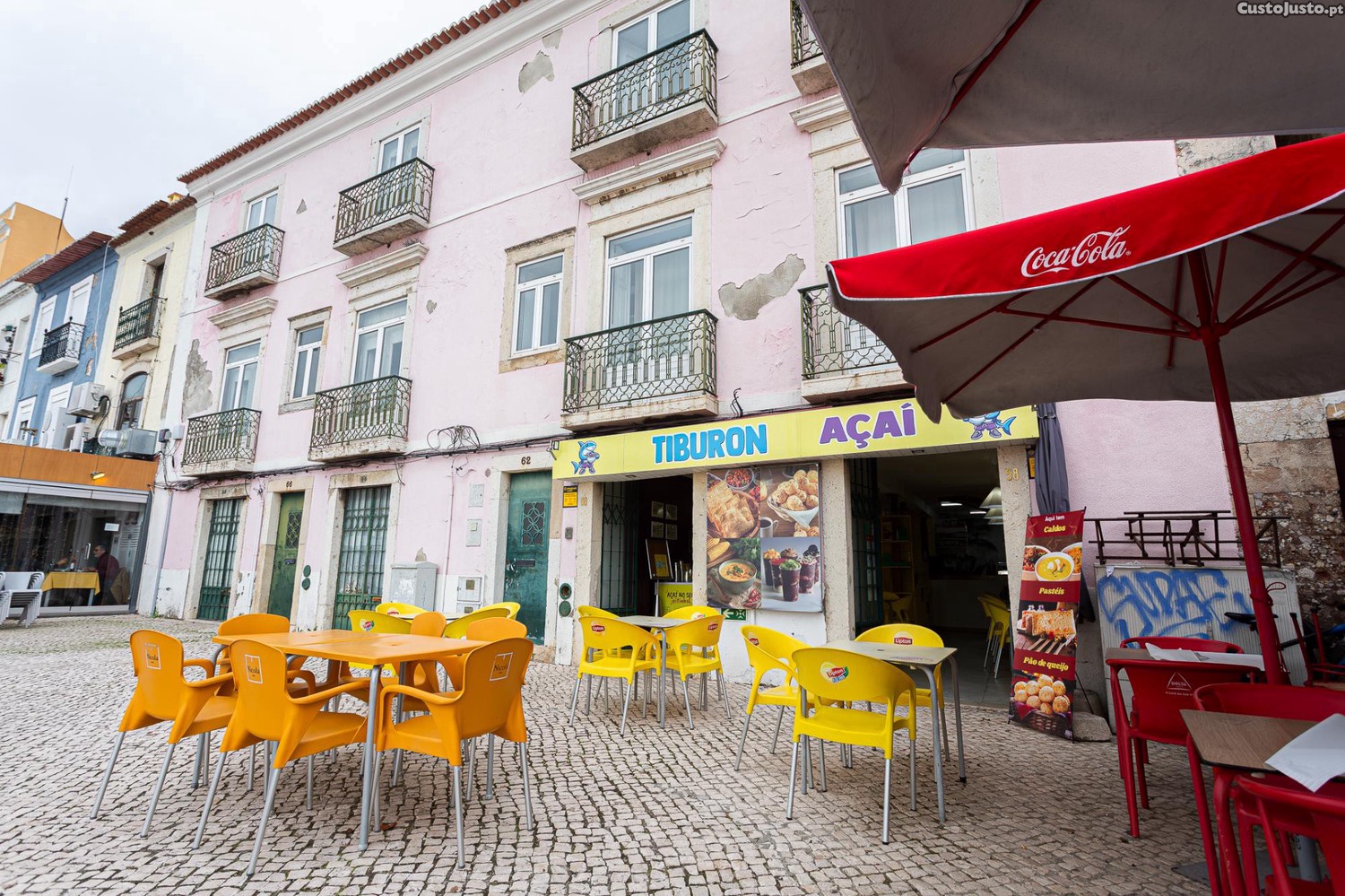 Exclusivo - Oportunidade Única De Trespasse De Pastelaria/geladaria ...