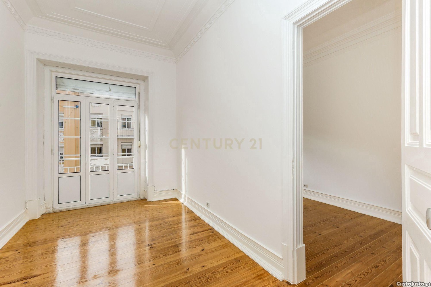 Apartamento T3+1 Renovado Com Conforto E Charme No Bairro Azul, Lisboa ...